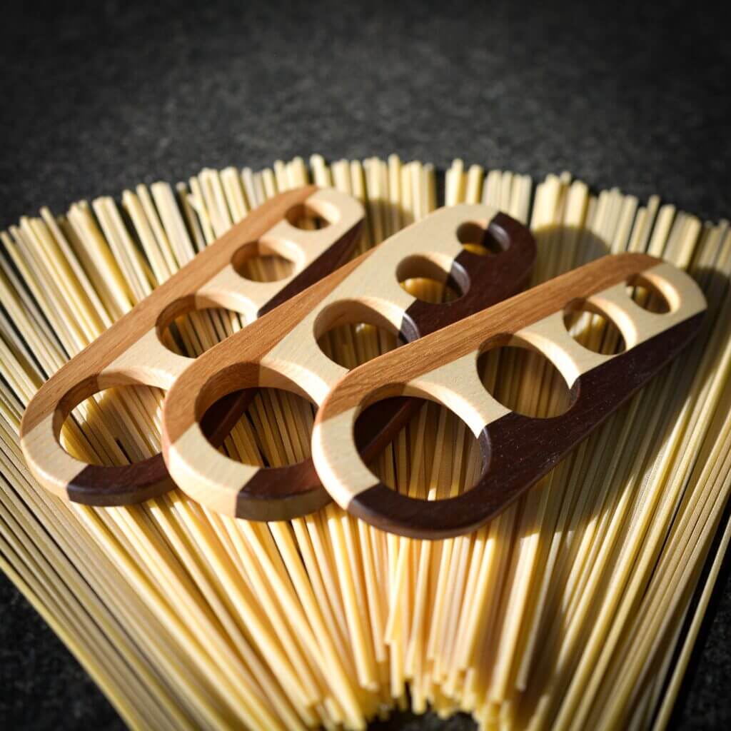 Spagetthi-Mass aus Esche, Eiche und Nogal – RhinoWorks